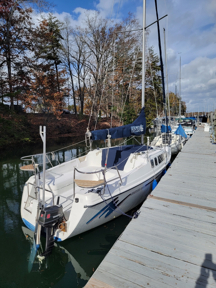 1996 Hunter 23.5 $9,995 Motivated Seller! - Pelican Point Yacht Club